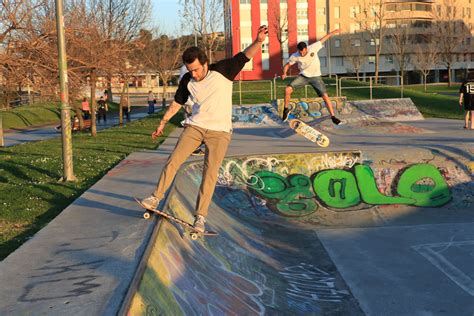 Los Patinadores De La Pista De Skate De Desierto Crean Una Asociación