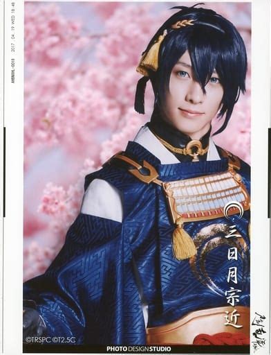 駿河屋 鈴木拡樹三日月宗近a6サイズ・キャラクターショット刀剣乱舞25dカフェ ビューティーフォトグラファー（男性生写真）