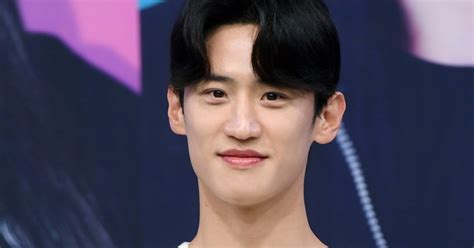 포토 하트 만들어 보이는 이대훈