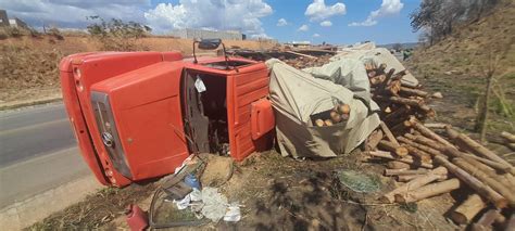 Andarilho Morre Atropelado Por Caminhão Na Br 135 Grande Minas G1