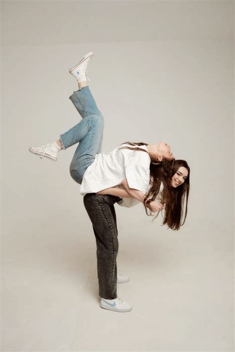 интересные позы для фото In 2024