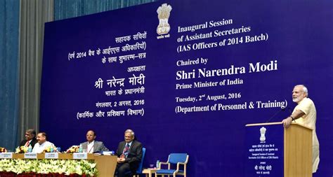 Pm Modi Meets Assistant Secretaries Ias Officers Of 2014 Batch