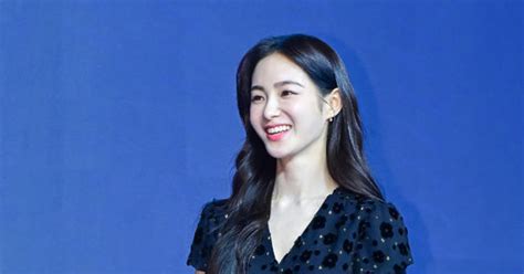 홍수주 환한 미소 사진