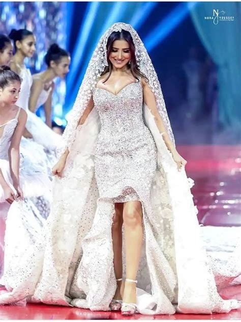 Desainer Mesir Hadirkan Gaun Termahal Di Dunia Berapa Harganya Lifestyle