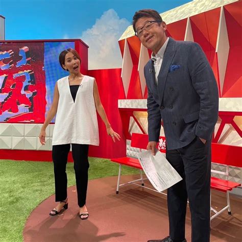 ヒロド歩美さんのインスタグラム写真 ヒロド歩美instagram「写真で一言みたいな一枚撮れました🤣 リハーサル待ちです🙋 熱闘