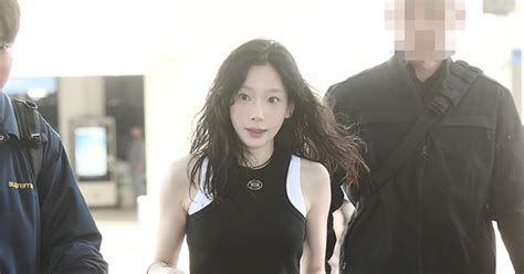 [td포토] 태연 시원한 민소매 상의