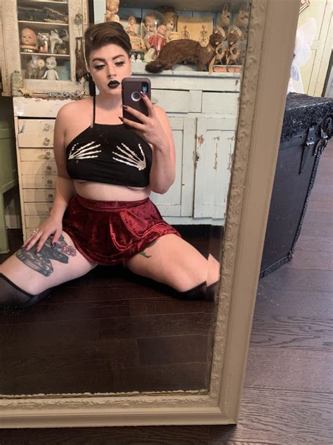 Peeking Out The Bottom Scrolller