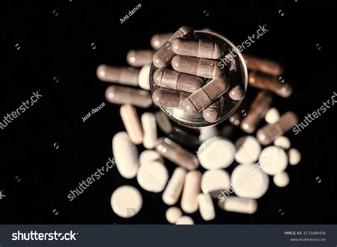 413 Gel Caplets Gambar Foto Stok And Vektor Shutterstock