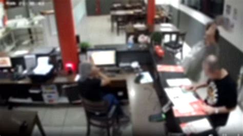 Notícias Motorista De Carro De Luxo Foge Após Atropelar Turista De 12