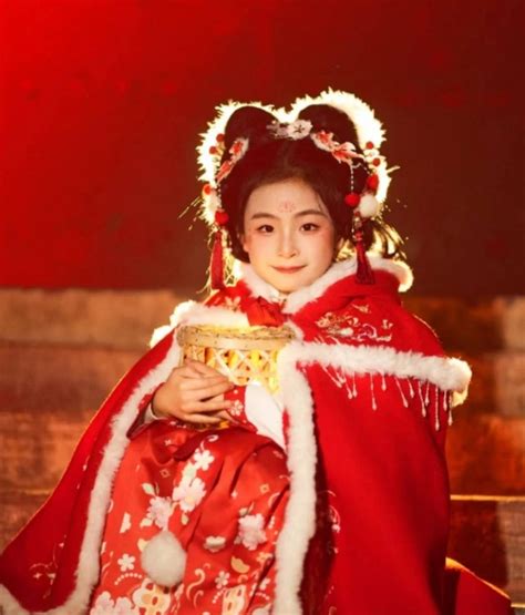 95后老师回应转行做汉服妆造运营：一年爆改近8万素人，为丰满女生定制大码汉服