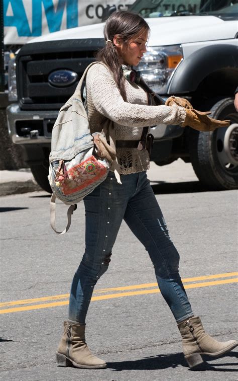 Isabela Moner Transformers 5 Set Candids Detroit Michigan 6 24 2016