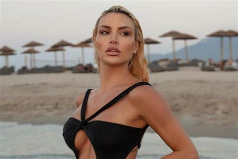 Αλεξάνδρα Παναγιώταρου Η Topless φωτογραφία στο ηλιοβασίλεμα της Οίας