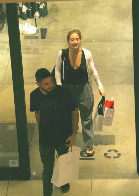 Bruna Griphao Passeia Affair Em Shopping No Rio Quem QUEM News