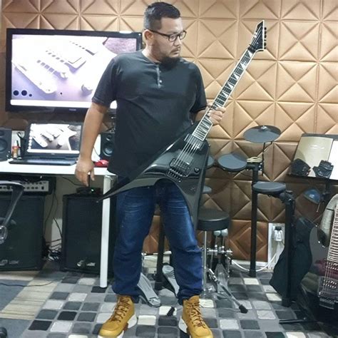Esp Arrow Eii Hobbies And Toys Music And Media Musical Instruments On