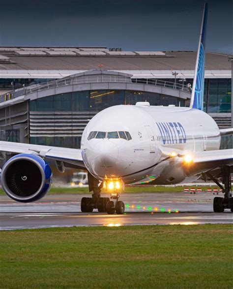 Boeing 777 222 N779ua Aircraft Pictures Photos Artofit