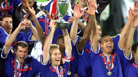 Vainqueur De Leuro 2000 En Tant Que Joueur Et Capitaine De Léquipe De