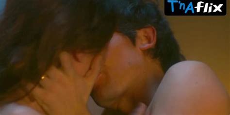 Emily Bader Sexy Scene In My Lady Jane