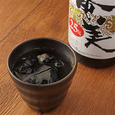 【楽天市場】【ふるさと納税】奄美酒類 本格 黒糖焼酎 奄美 25度 一升瓶 18l お酒 アルコール 黒糖 米麹 徳之島 鹿児島県 国産