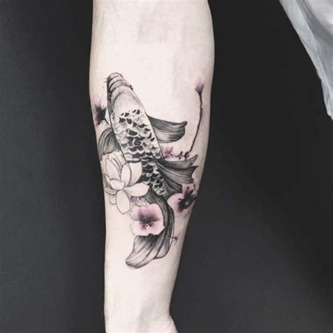 15 Diseños de tatuajes de pez koi para las personas fuertes