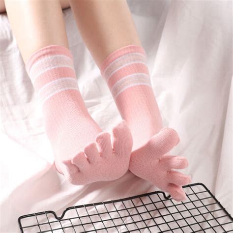 2 Pairs Lady Crew Socks Five Fingers Toe Socks Casual Wear Preppy Sport