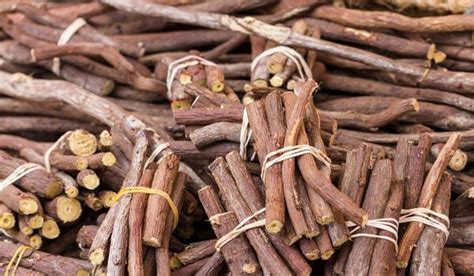 13 Moisturizing Ayurvedic Herbs For Hair Loving Kinky Curls
