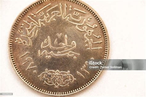 오래된 이집트 실버 동전 1le 1파운드 1970 아랍 공화국의 가말 압델 나세르 대통령에 대한 기념 동전의 역면 0명에 대한