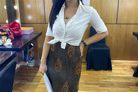 Inilah Profil Tania Ayu Siregar Model Seksi Yang Sempat Dikait Kaitkan