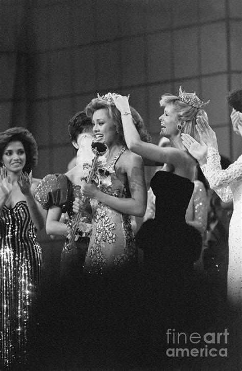 Crowning Vanessa Williams Miss America By Bettmann