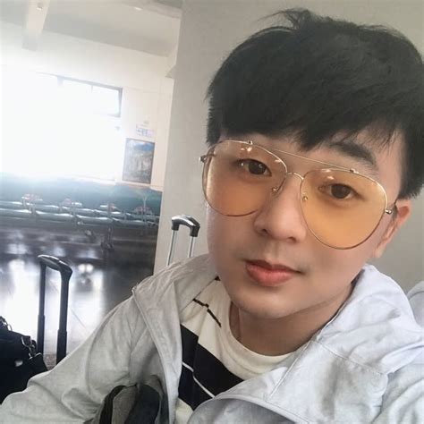 平常沒空的時候一堆人問要不要打牌 等沒事了想打牌的時候怎麼約都約不成 我是不是個很賤的人🙂‍↕️ 我是不是該戒麻將 高雄有沒有哪裡缺咖的🥲