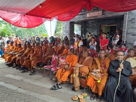 Tiba Di Vihara Semarang Rombongan Biksu Jalan Kaki Dari Thailand