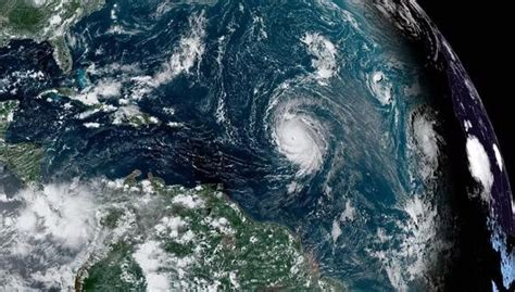 Lee Es Ya Un Poderoso Huracán De Categoría 4 Y Se Forma La Tormenta