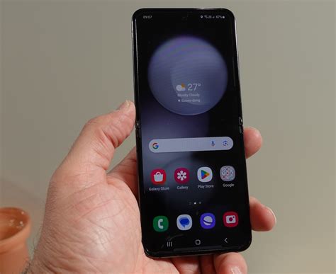 Tech Guide Takes A Hands On Look At The Samsung Galaxy Z Flip5 And Z