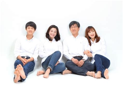 가족사진 웨딩 세미웨딩 미니멀웨딩 국제결혼 성혼사진 성혼프로필 결혼기념 기념사진 성혼사진 커플사진 부부사진 리마인드웨딩 이대레드