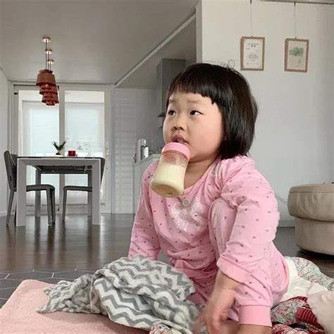 韓國5歲小蘿莉活成「土味大媽」，每一幀都是影后級別的表情包 每日頭條