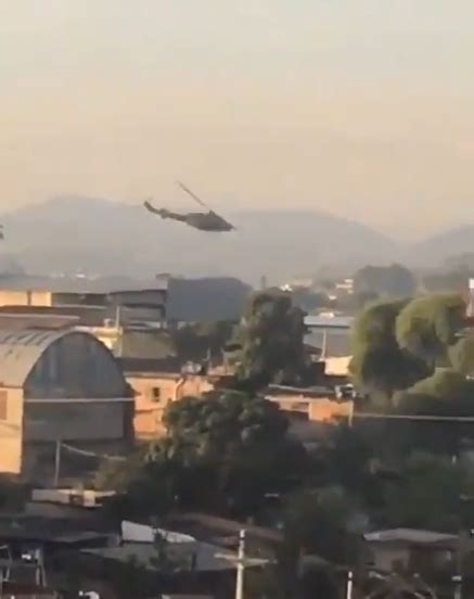 Polícia Militar Faz Operação No Complexo Do Salgueiro Em São Gonçalo