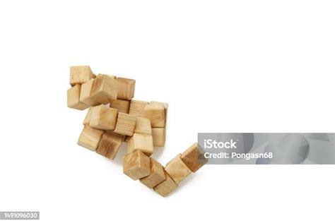 白い背景に立方体のパズルの木のブロック 3dのストックフォトや画像を多数ご用意 3d おもちゃ つながり Istock