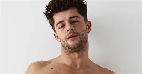 Sam Salter Shows Off Dancers Bod In Steamy Thirst Traps