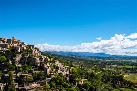 고르드에 보기 프로방스 프랑스의 전형적인 작은 마을 아름 다운 마을 지붕 및 풍경 보기 0명에 대한 스톡 사진 및 기타 이미지 Istock