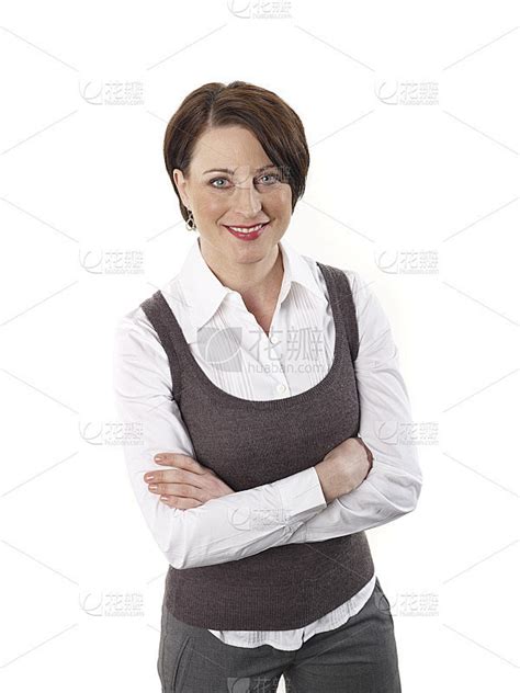 双臂交叉的女商人