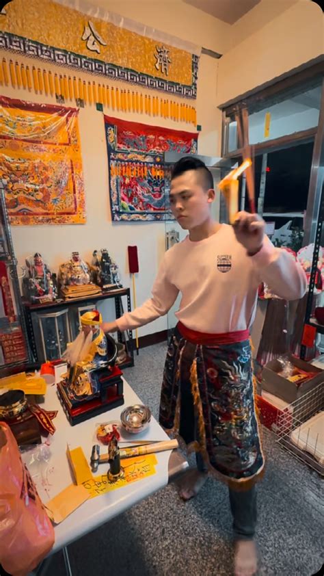 武財神是掌管武職財運的神祇，代表以勇武、膽識和行動力招財。保佑事業興旺、財運亨通。 廣聖佛具 武財神 Zh廣聖 佛具店 流量 熱門