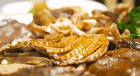 卤只鹅就能赚1700元补贴？这么简单？小心以“鹅”传“鹅”！沈阳新东方技工学校