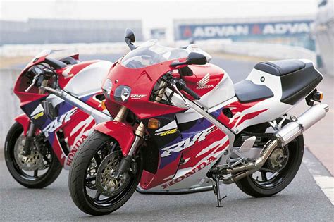 【絶版名車解説】ホンダ「RVF」1994年｜レーサーレプリカブームのトリを飾った最後の400ccV型4気筒スポーツ - webオートバイ