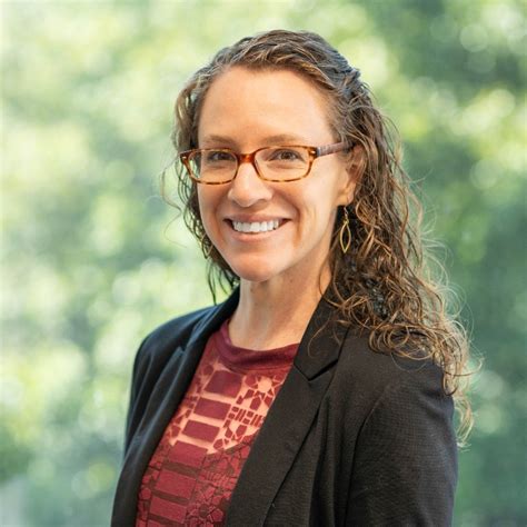 Laura Archambault Linkedin