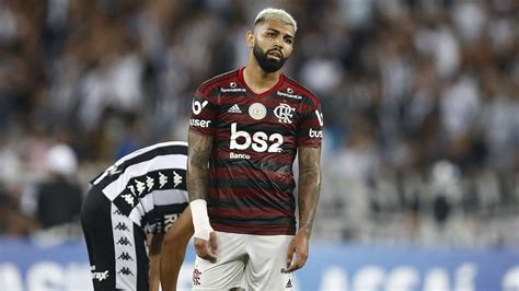 Susto En Flamengo Gabigol Salió Tras Dos Duras Patadas De La Bahia