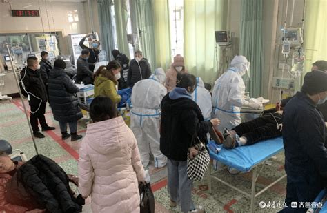 滕州市中心人民医院急诊科：轻伤不下火线，坚守在救死扶伤第一线工作同事集体