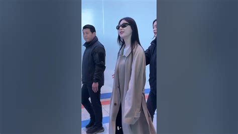 250221 워터밤 마닐라 출국 과연 1번 청순섹시 2번 큐티섹시섹시 어떤 의상이 선택을 받을지 두둥 난 무조건 1번이야 이채연 Leechaeyeon