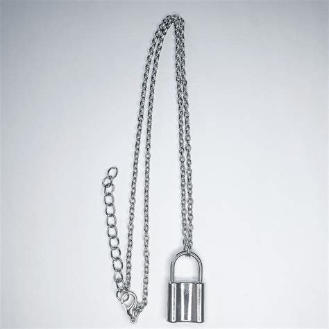 Silver Lock Necklace Groove Stone