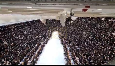 טויזענטער חסידי בעלזא ביים זאגן לשנה הבא בירושלים ביי נעילת החג א בליק לייוו