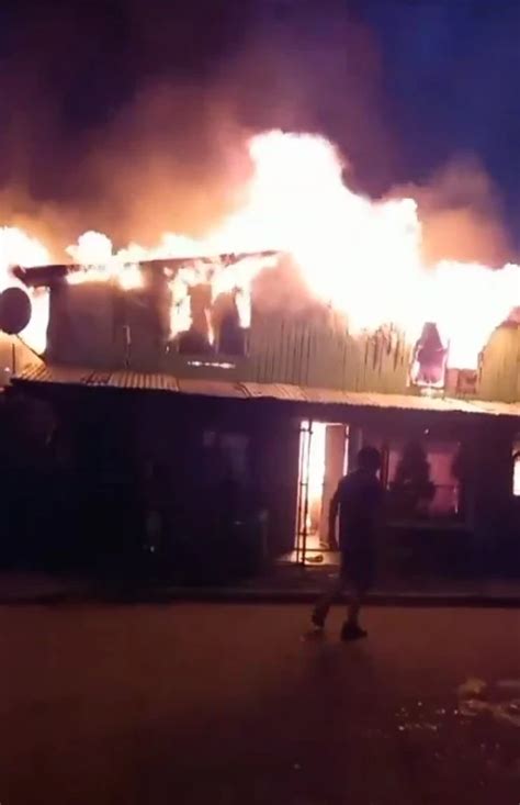 Incendio Arrasa Con Viviendas En Osorno Vídeo Paislobo Prensa
