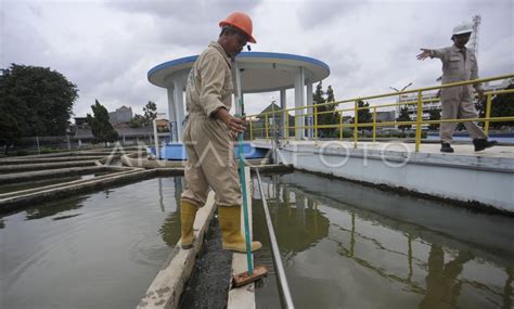 VOLUME PENJUALAN AIR ANTARA Foto